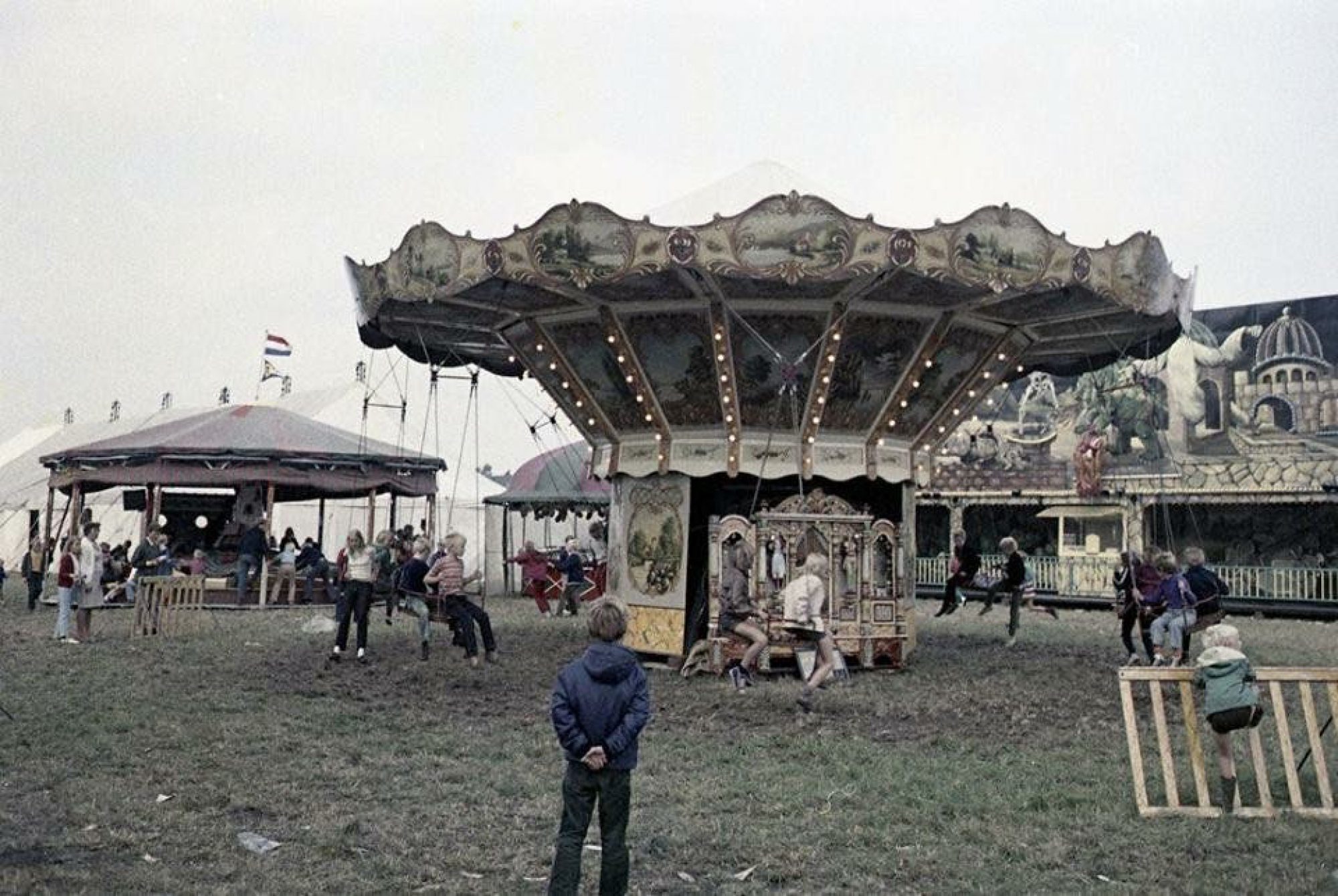 Home - D.Wolters Nostalgische zweefmolen